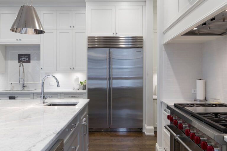 Kitchen Counter Overhang Guide: Size & Style Tips