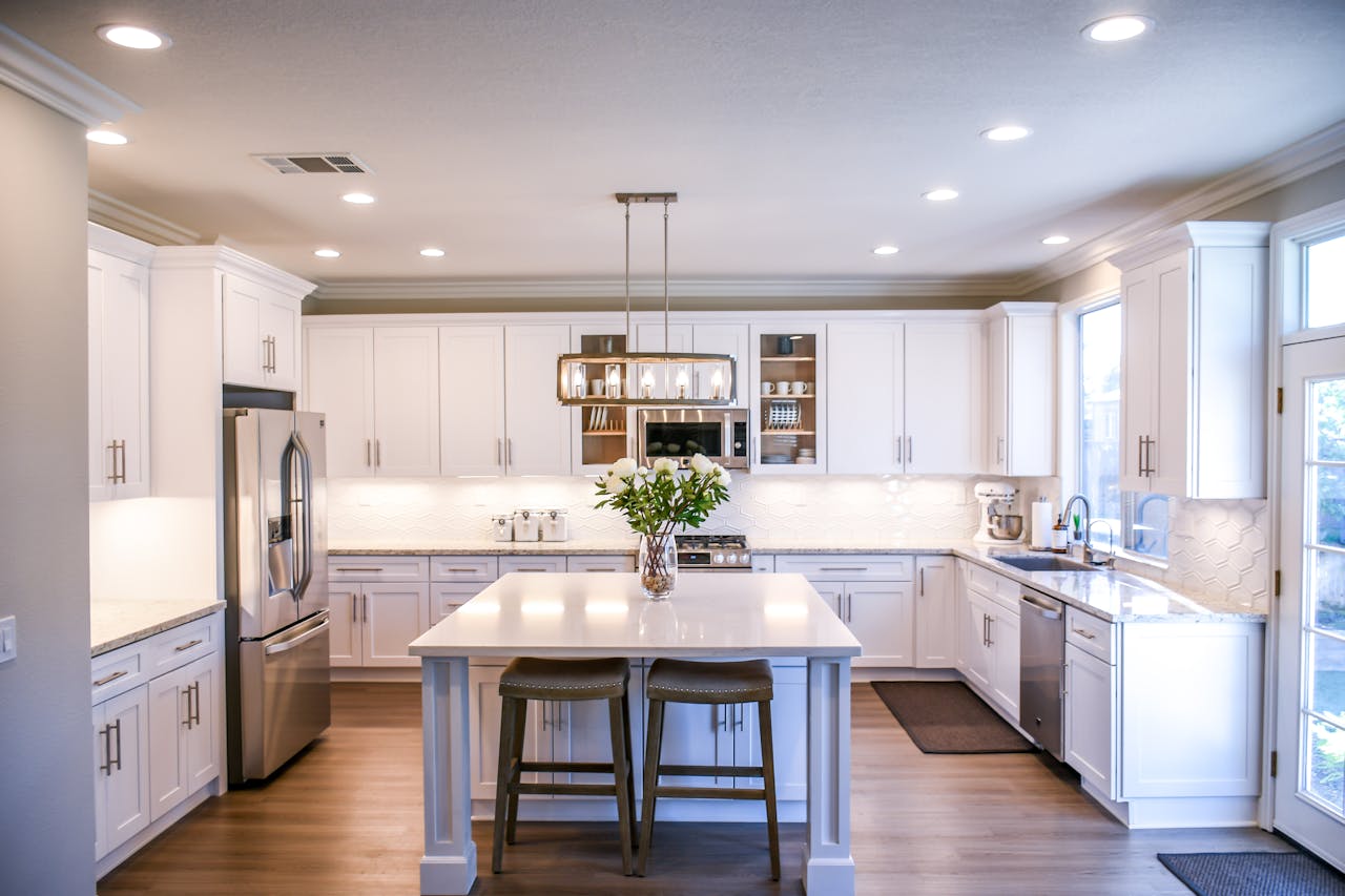 Kitchen Counter Overhang Guide: Size & Style Tips